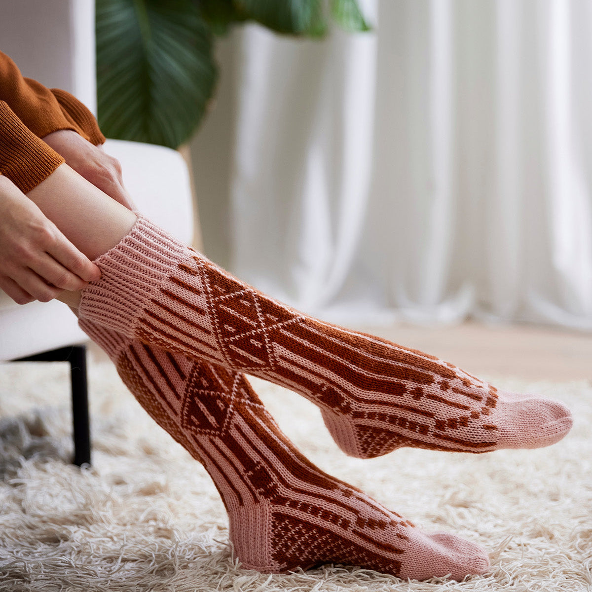 Knitting Pattern: Wiener Jugend Socks (by Mia Sumell) (PDF) – Kotona Shop